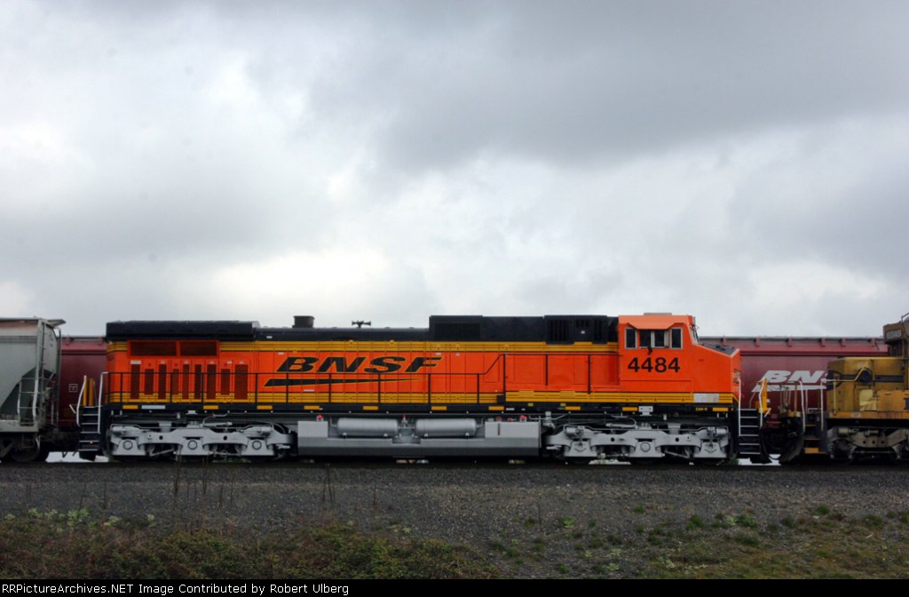 BNSF 4484